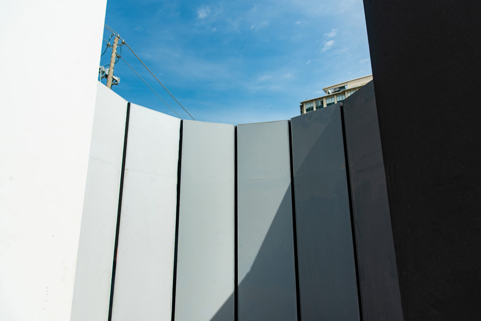 THROBBER – Winter Stations